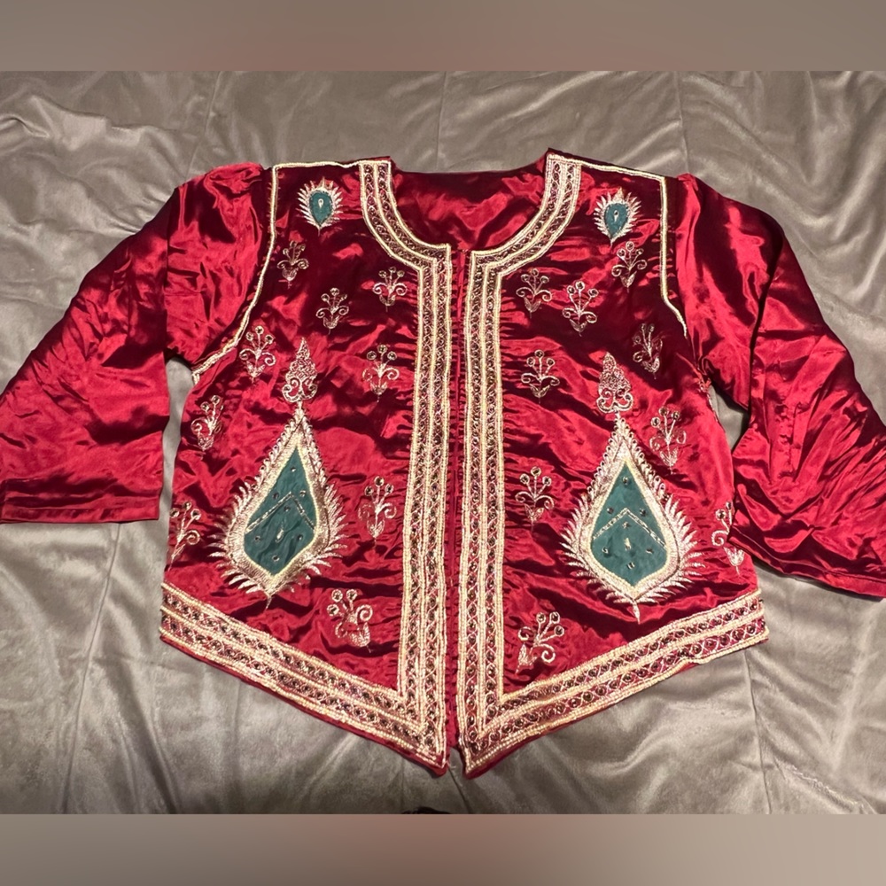 Traditional Indian Top In Vibrant Red With Green And … - Gem